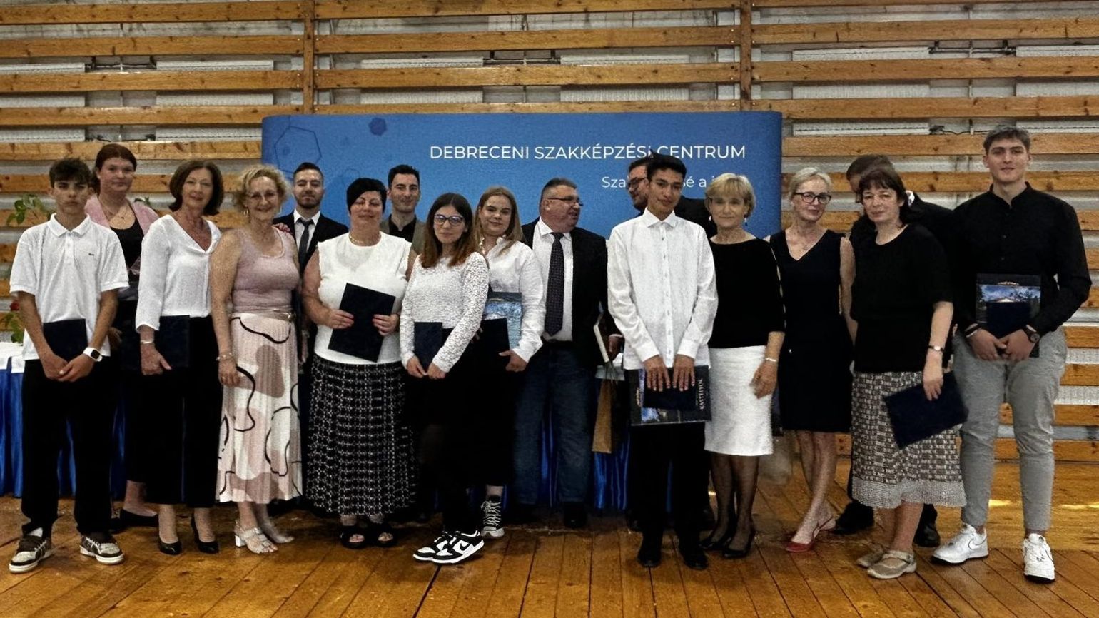 Legeredményesebb tanulóinkat díjazta a DSZC | Hírek | Debreceni SZC ...